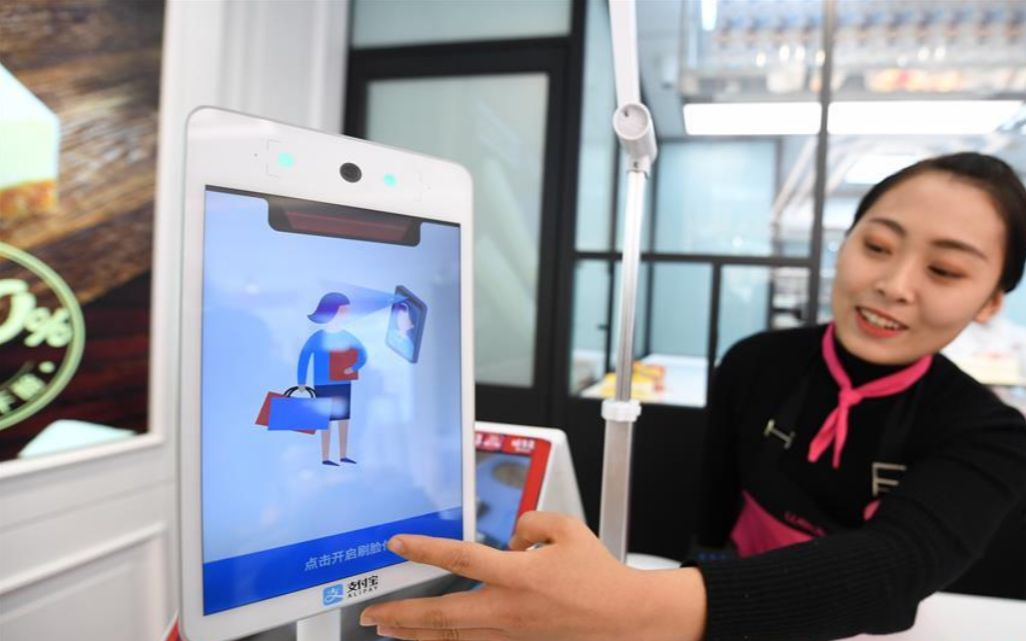 香港人为什么宁愿带钱,也不用支付宝和微信支付?今天总算知道了