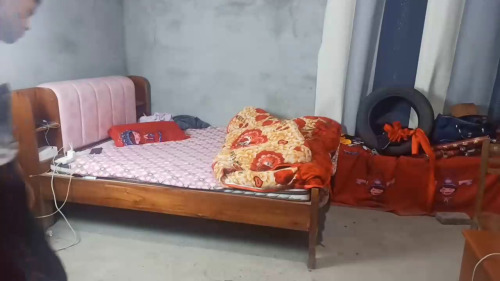 农村小伙贷款刷信用卡买车买房,现在都逾期了很后悔,很难过想哭