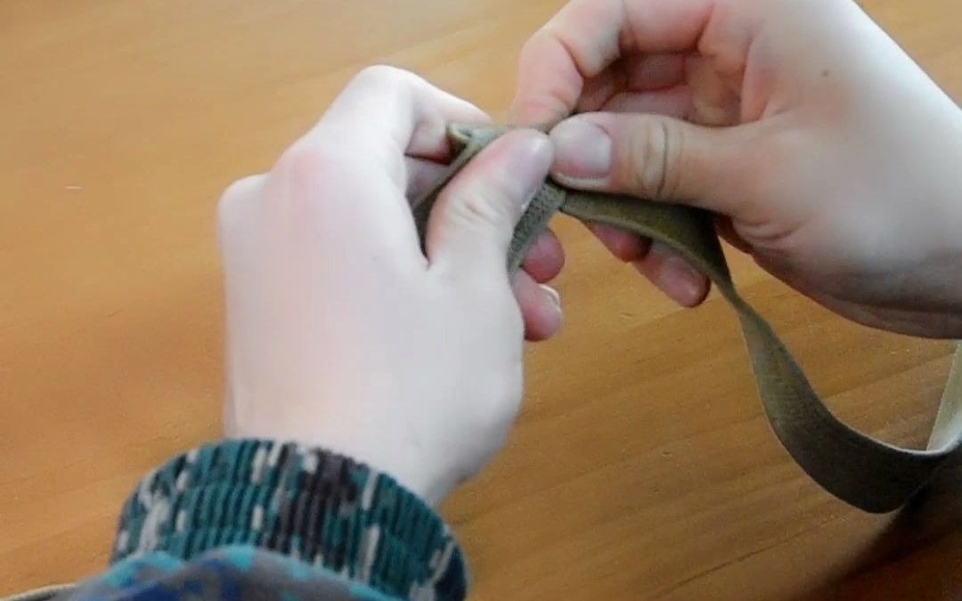 【解锁兵哥技能】兵哥教你用背包绳手工编五角星,编过小星星的朋友...