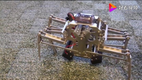 机械工程师设计了一种机械,动作轻盈灵活,着实有趣!