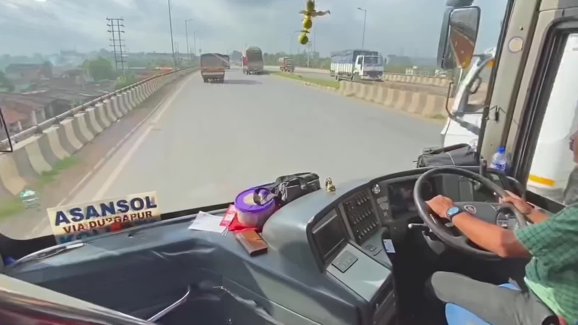 快来体验回家的快乐! #卡车人生 #模拟驾驶 #4399游戏盒 #模拟器游戏