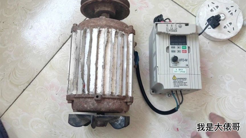 220V变频器输出电压是多少?三相电动机星接还是角接?