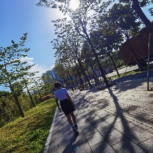 玩在我们当中的周五夜 