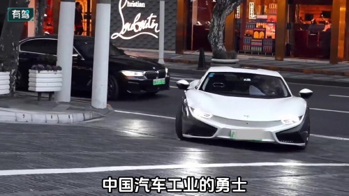 如果说SU7是年轻人的第一台跑车,那么这台车就是汽车工业的勇士
