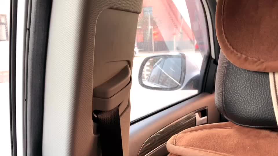 众泰T600安全带还可以上下调节!配置真不错