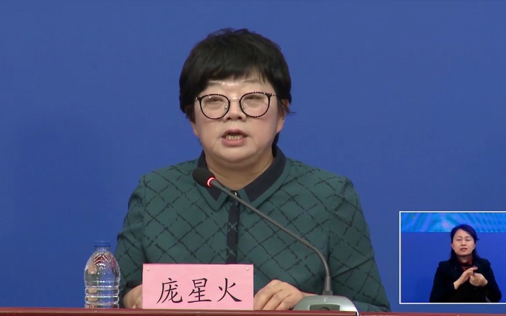 北京、大连新增确诊者具体行程轨迹公布 网友感慨:谁不是在负重前行?