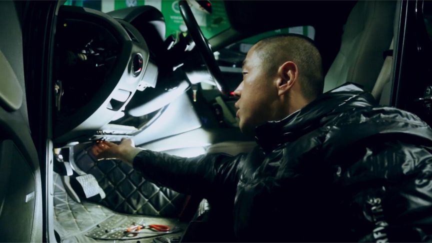 方向盘调节功能损坏,换新零件要4000元,自己改装一个能省不少钱