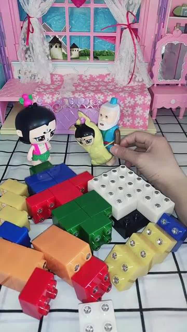 小朋友们你们能让机器人动吗?