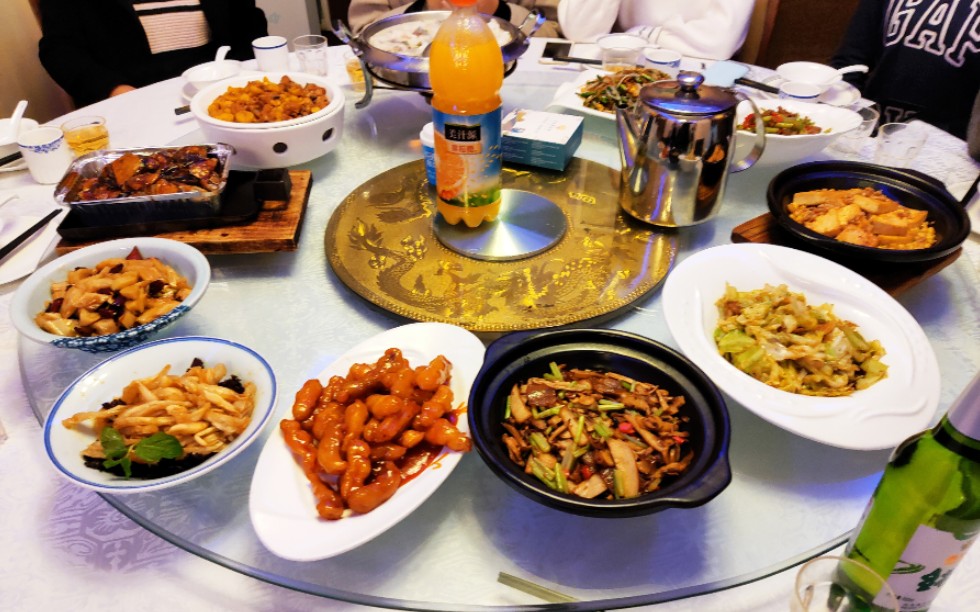 班级聚餐,厚着脸皮给每个人录了个小视频。给自己的生活做个记录,也...