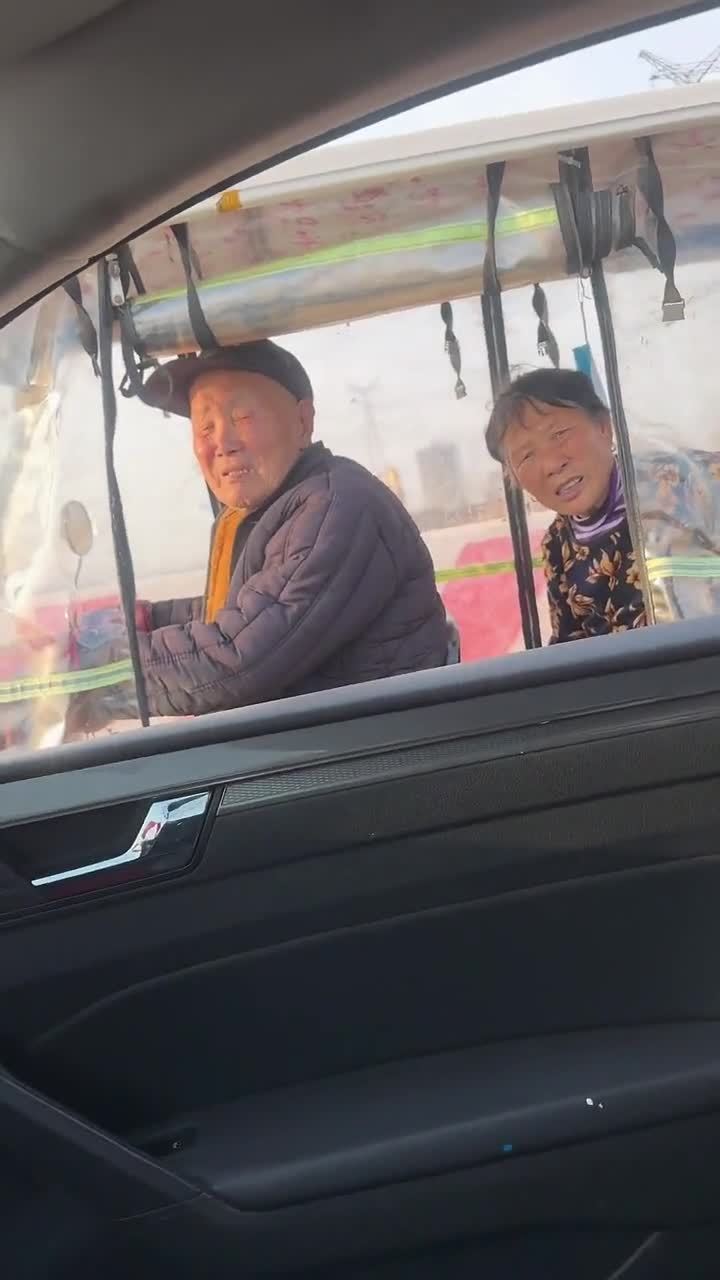 不行不行,这个问题太尴尬了 看到奶奶不可思议的表情,我不能这么调皮,...