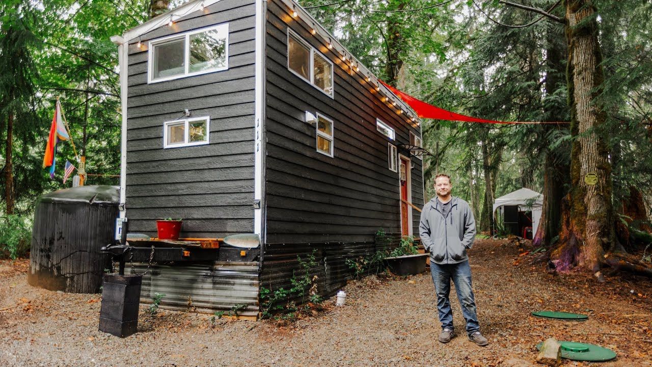 在自己的土地上建造的无债务小房子