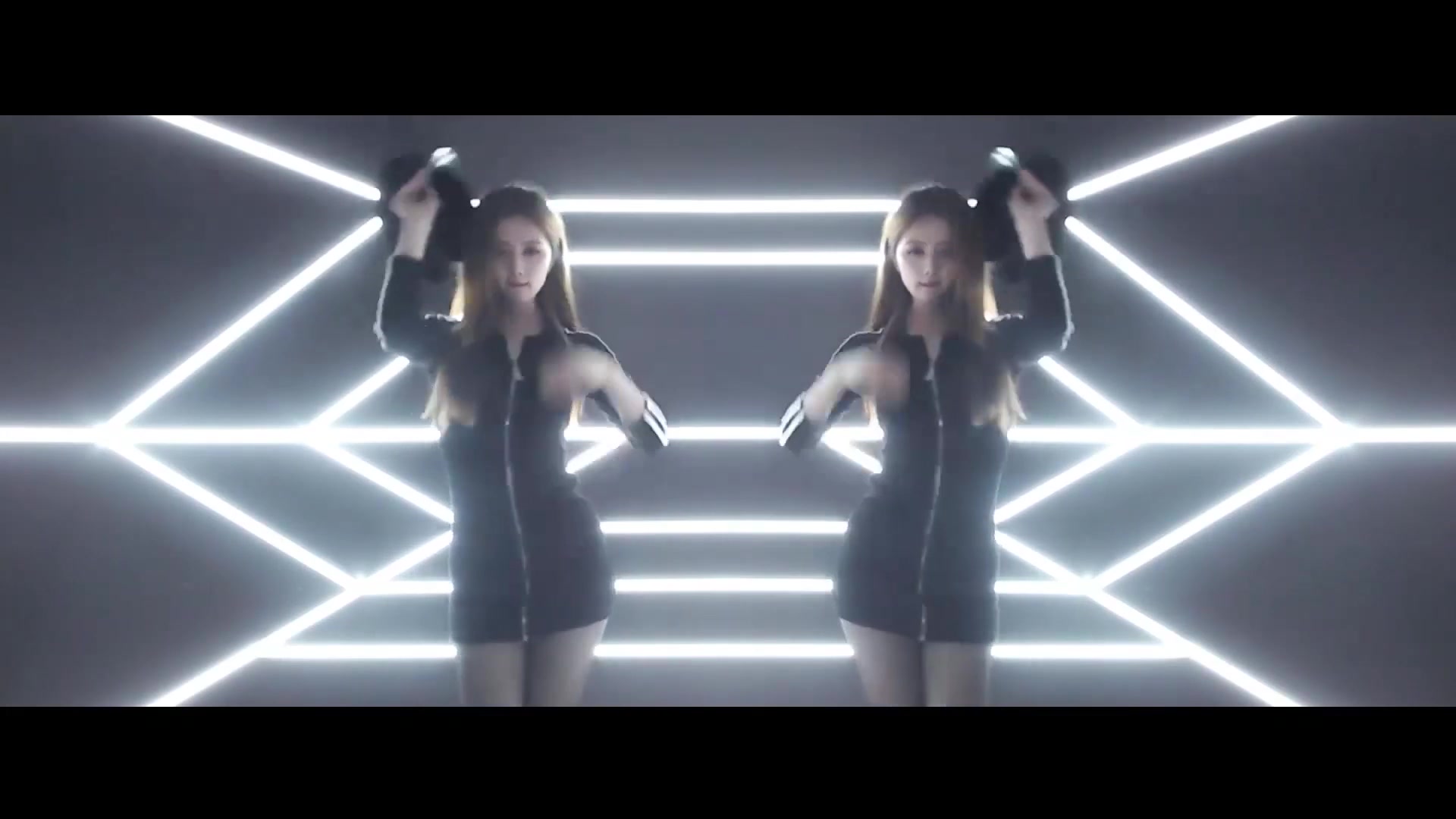 #猫的二十二系列9 黑丝诱惑,加特林 电臀