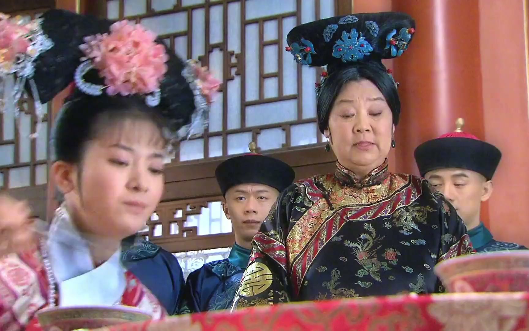 新还珠格格:容嬷嬷教小燕子学规矩,差点逼疯小燕子!