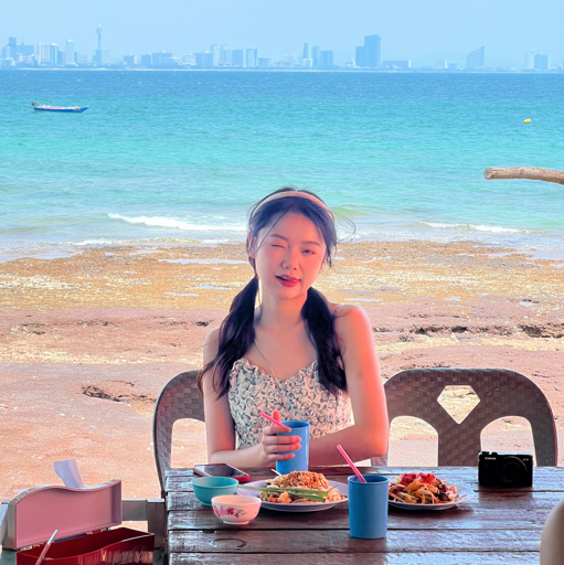 小茜不上班 