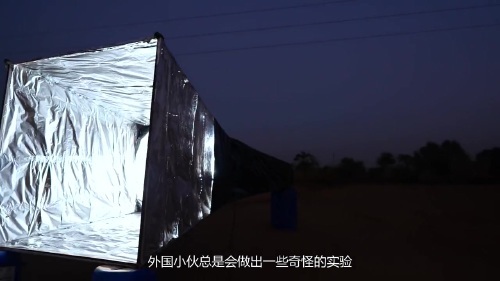 牛人自制"世超亮的灯泡"!用镁条装满玻璃容器有些太晃眼!实验