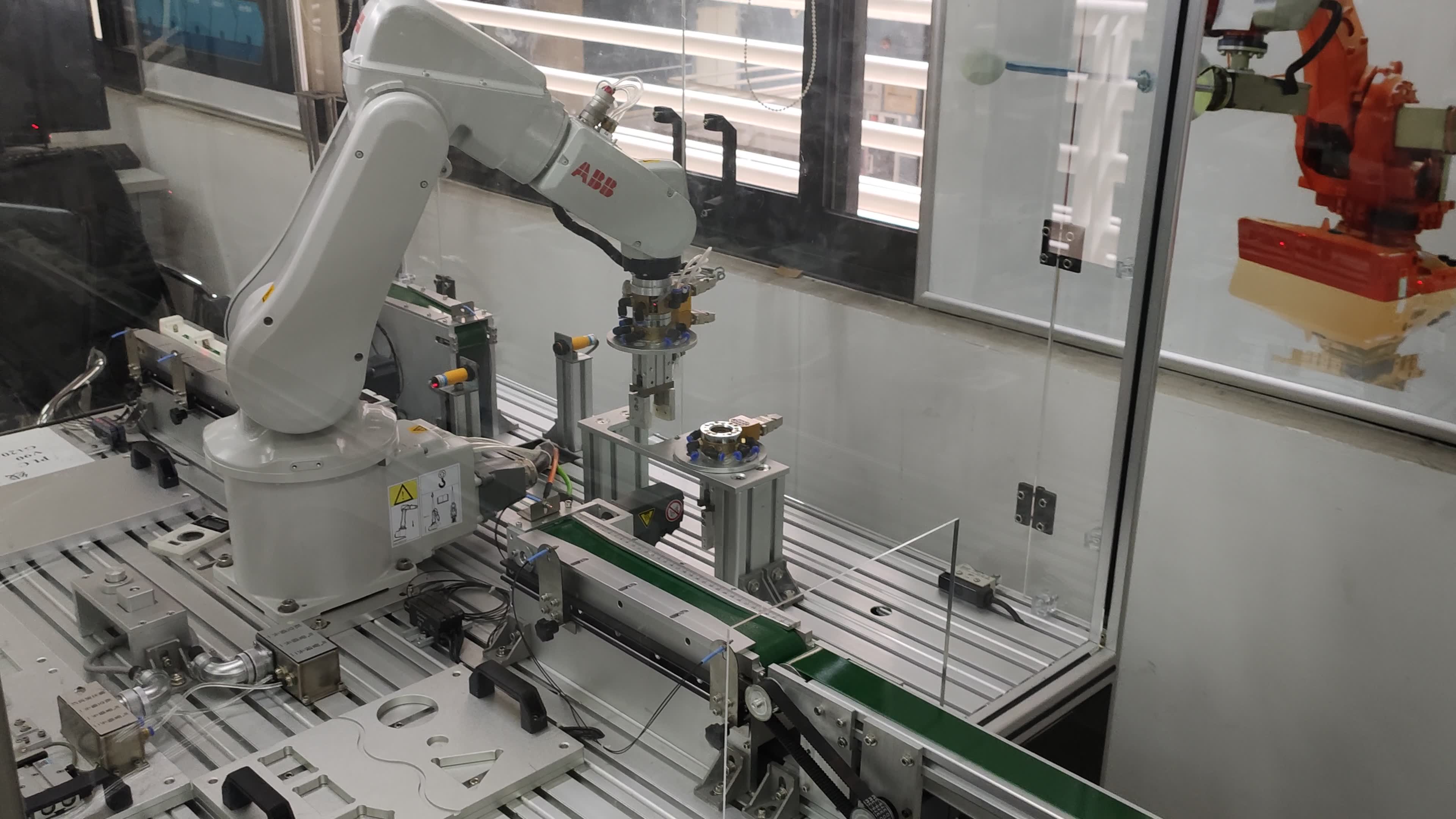 【西门子×ABB】西门子1200PLC-ABB机器人-组装电池-产线集成-整...