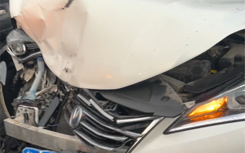 雨天高速连环撞车,第一现场!