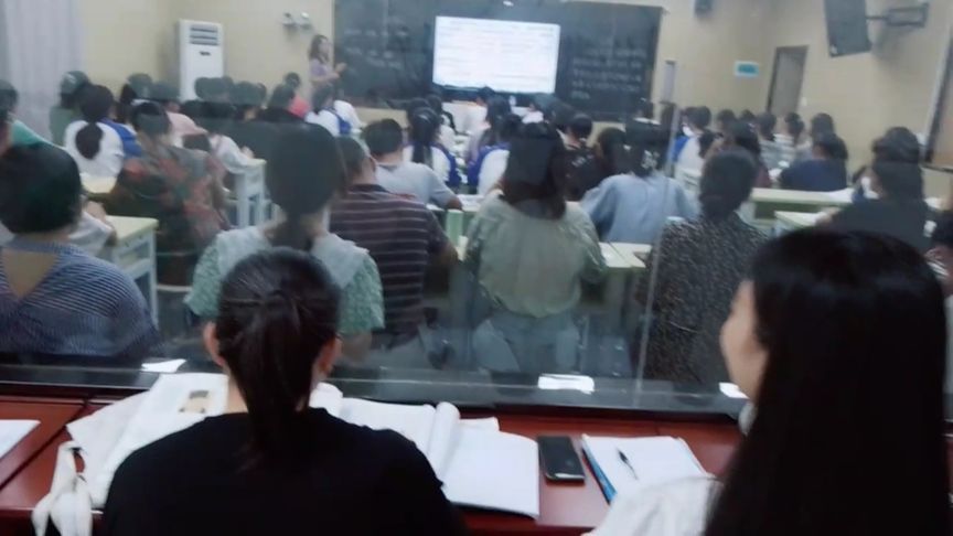 设备很先进!录播教室