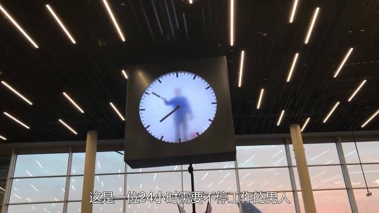 世界上最疯狂时钟,里面的人24小时不停工作咋做到的?