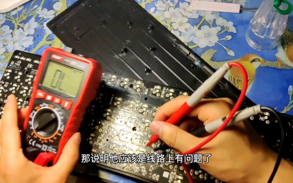 【陈皮维修键盘实录3】机械键盘按键失灵怎么办?飞线救活雷柏v500...