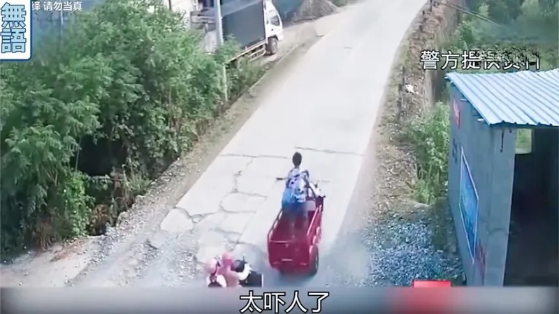 电动车故意加速,撞向三轮车。勒索赔偿55万