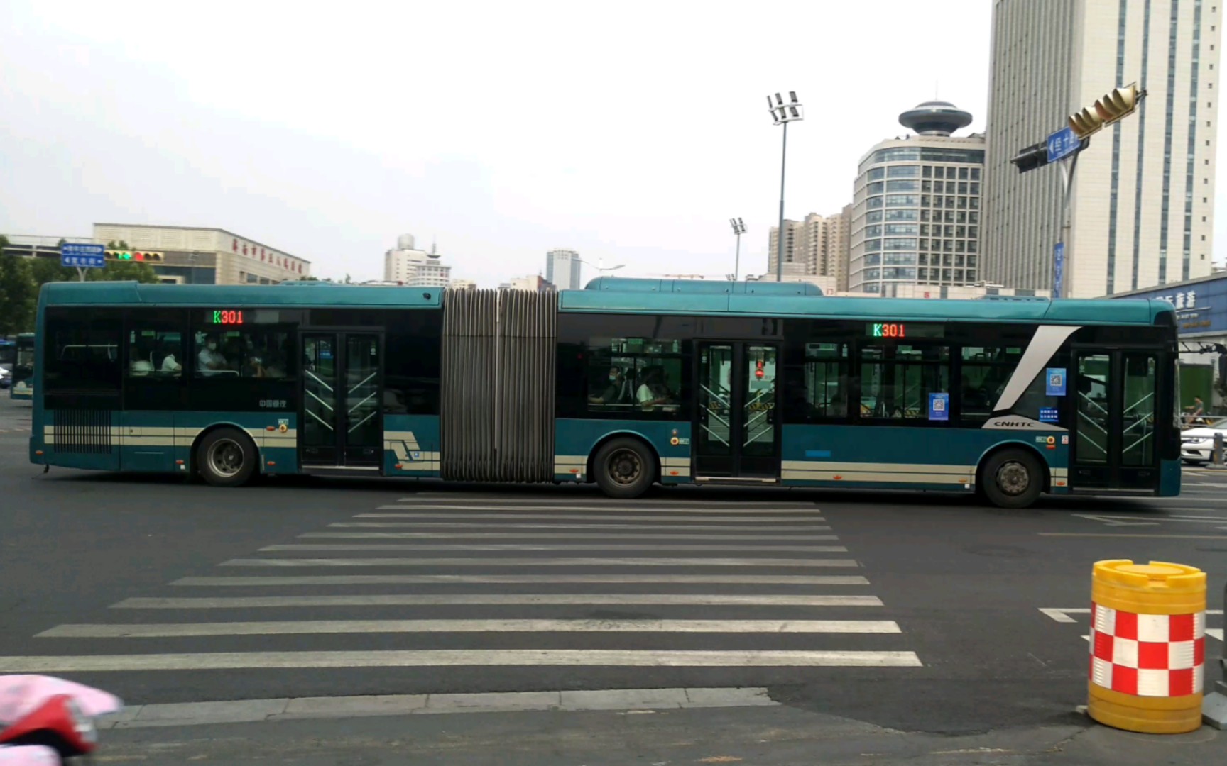 『济南公交』(原声原速)中国重汽铰链车市立五院路口转弯(K20,K301)