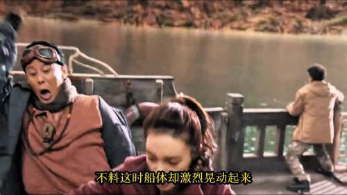 女人突然发现手表指针乱动,原来是河里的生物在作怪