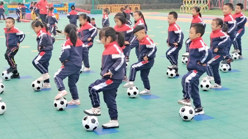 济南章丘这所乡村幼儿园小朋友们,课外活动丰富多彩,玩得真开心