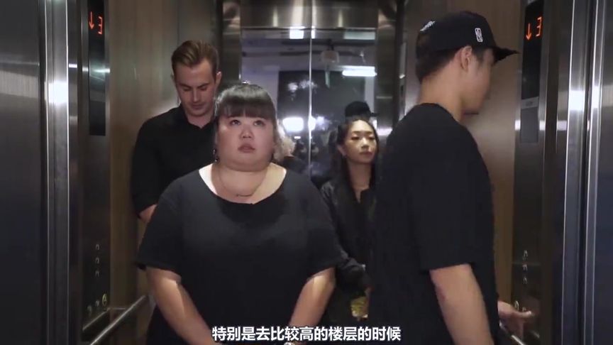 老外发明家用升降电梯,停电也能继续运转,堪称老年人的福利