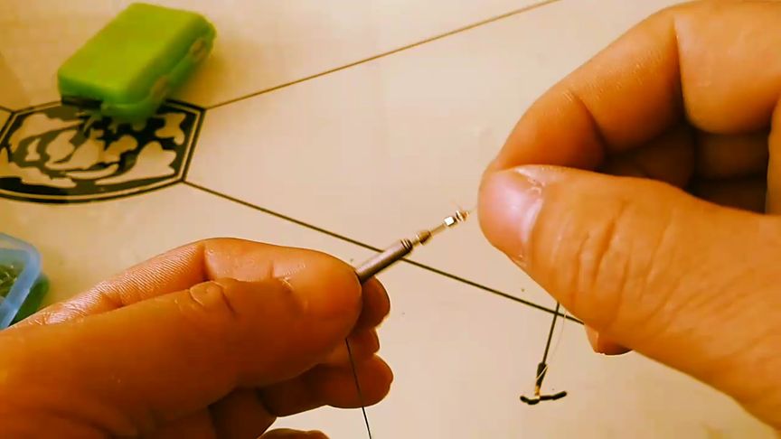 八字环,铅皮座,子线连接器,合三为一,制成一套简洁顺畅钓组