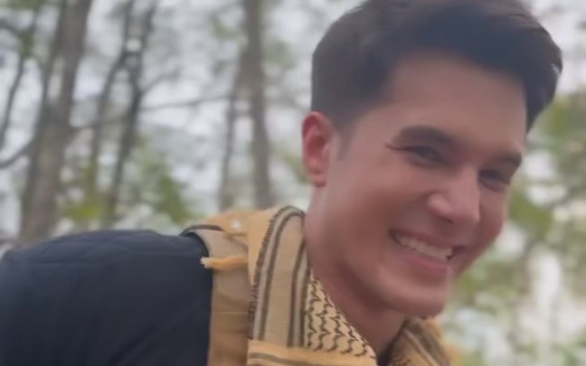 可爱大男孩儿Mik:耍起玩具枪来咚咚咚