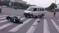 正常行驶时,不小心撞了闯红灯的行人,责任怎么划分?