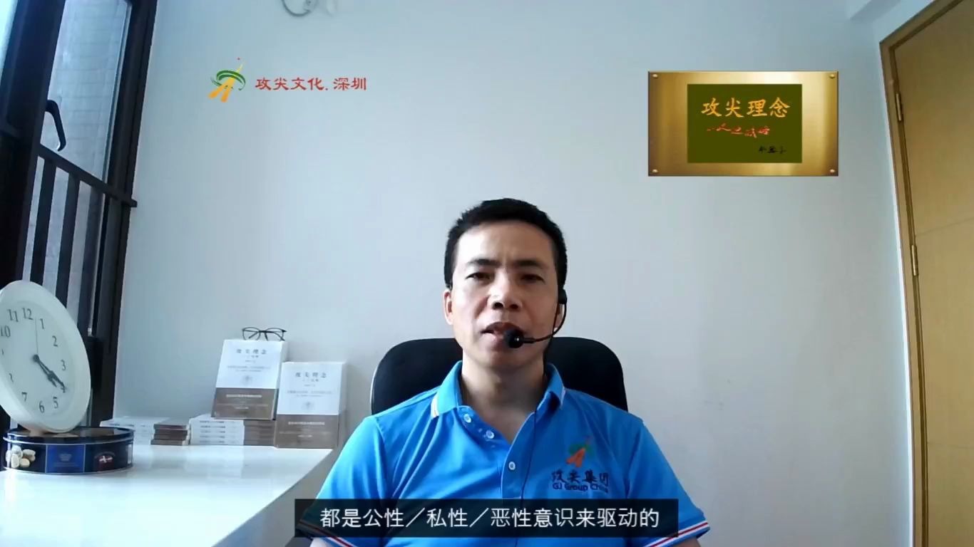 人是什么,与动物相较,本质是以文字语言为载体等的思维! 动物也有思维...