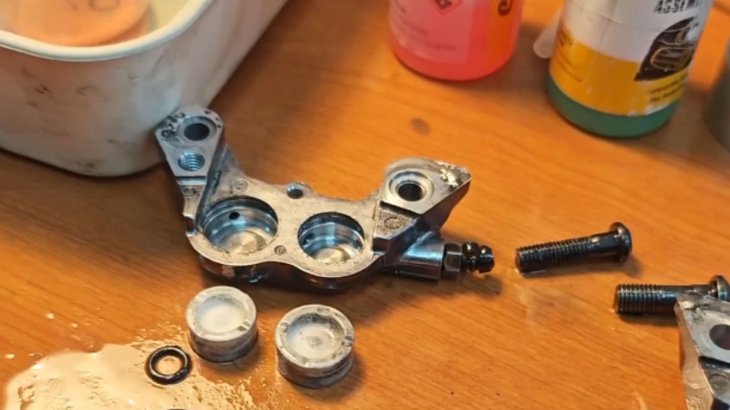 自行车刹车不保养会产出黑珍珠