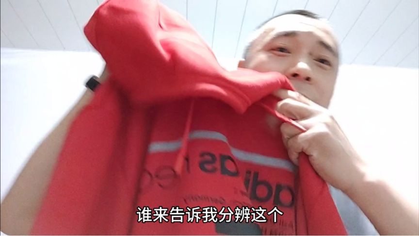 网上买名牌衣服和运动鞋 怎么区分真假 。大家来畅聊一下 。