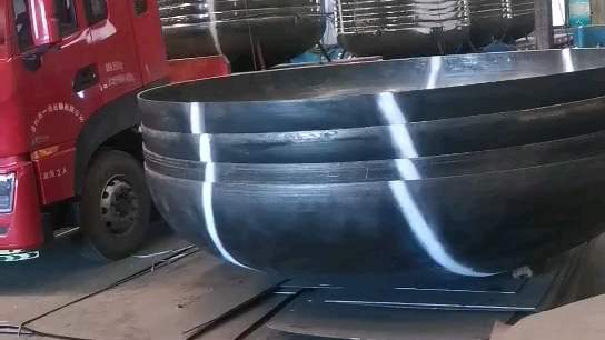 碳钢Q235椭圆形国标封头装车,河北弘原管道有限公司专业制作大口径...