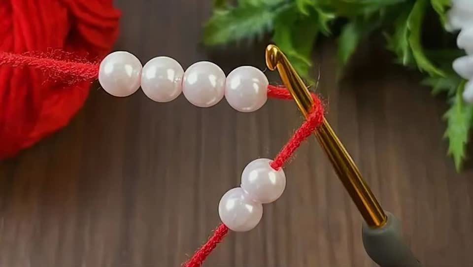 珍珠项链断了别扔,用毛线简单编织下,瞬间美翻了