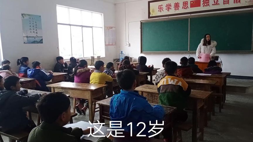 贵州农村一所乡村小学,课桌椅破旧,教室电视,电脑都没有