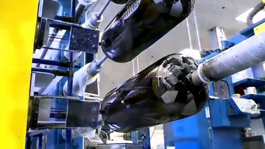 高压气瓶的制作过程,还要缠上碳纤维,好厉害的机械化。