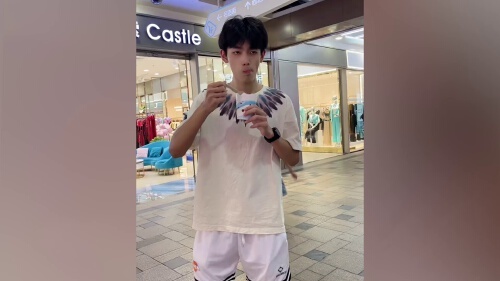 186的男孩被女生搭讪要微信,亮出电话手表对方傻眼,妈妈笑不活