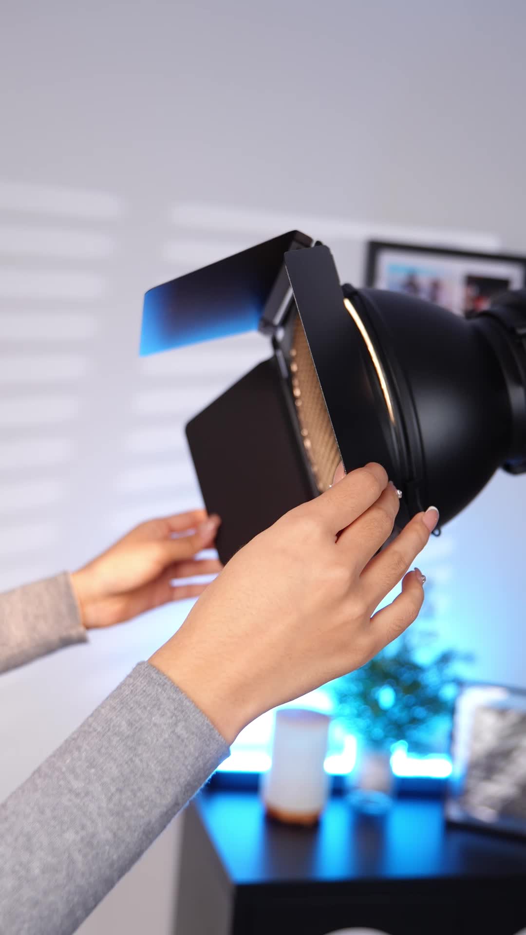 一盏灯,让你的视频从“废片”变“费片”! 文案: #直播设备 #直播灯光 ...