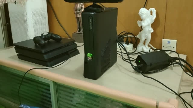 接电视最好最无敌的主机PS4和体感最好最实惠的.