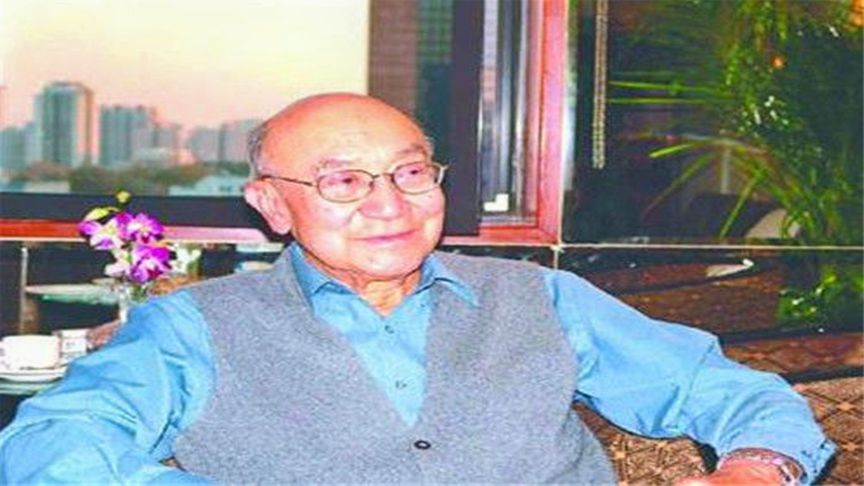 发明电脑的核心人物,竟然是一名中国人,被美国刻意隐瞒35年