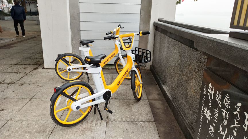 美团共享单车出现在长沙街头,比别家的高级,看来做外卖挣了不少