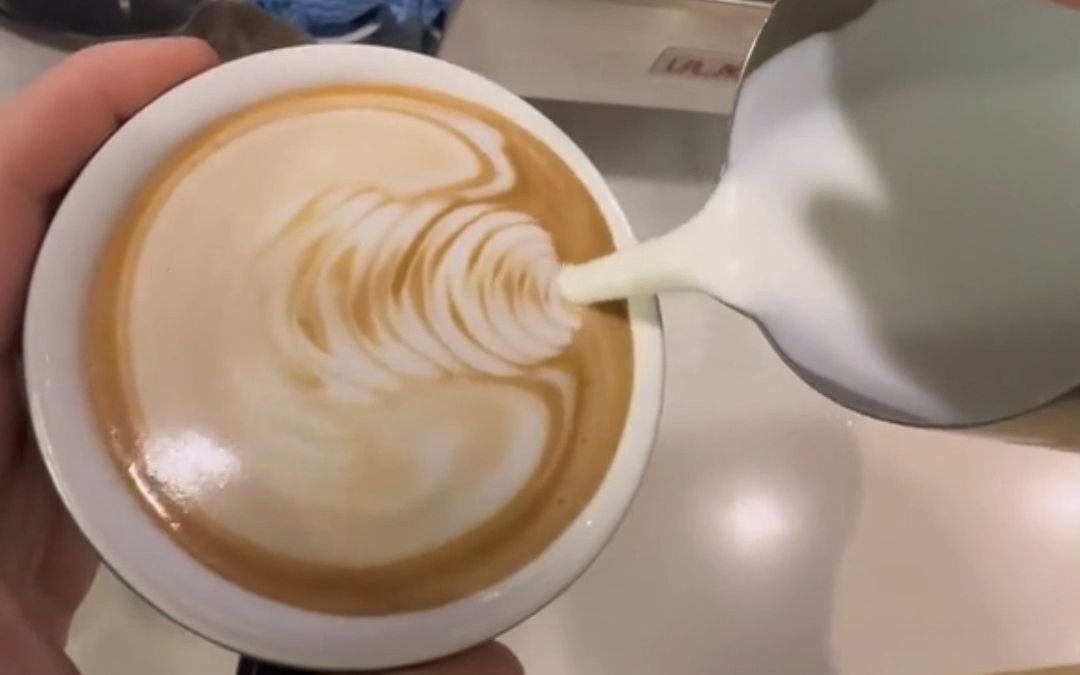 今天的第一杯咖啡!咖啡制作的全过程!隔着屏幕闻到了咖啡的味道