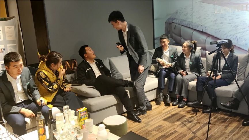太原2个店的同事相聚双十一 林氏木业双十一正式开始