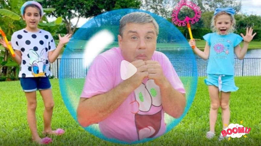 少儿动画:孩子们玩吹泡泡游戏,没想到爸爸跑到了泡泡里