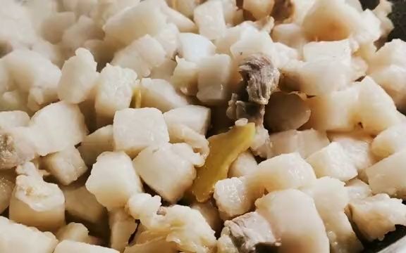 肥肉不知道怎么吃,教你新吃法,简单几步,出锅抢着吃,太解馋了