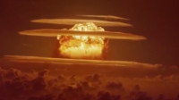 高空实拍核弹爆炸瞬间, 巨大的蘑菇云无比壮观