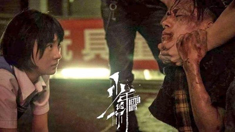 遭到校园欺凌的她被同学拍下小视频,最后却爱上了社会小混混